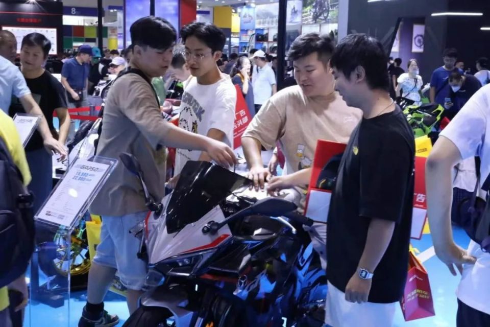 元图GP250双缸仿赛低至2万内，系列重磅车型同步登场_腾讯新闻