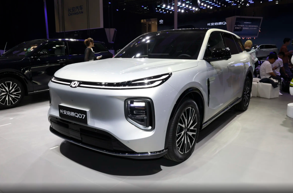 轴距超2.9米大块头，长安启源Q07起步12.98万，插混智驾选低配？_腾讯新闻
