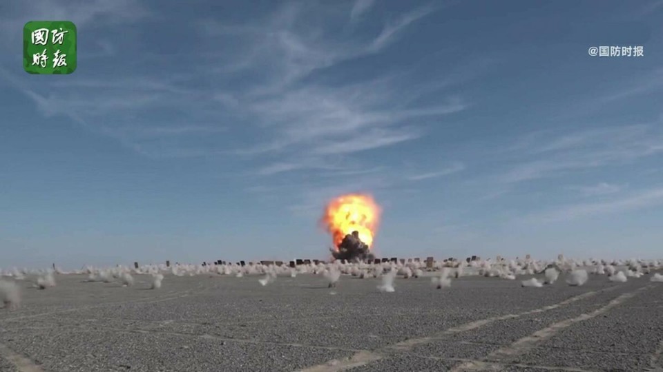 外媒：中国PHL-16多管火箭炮射程超越美国海马斯 最远可达500公里_腾讯新闻