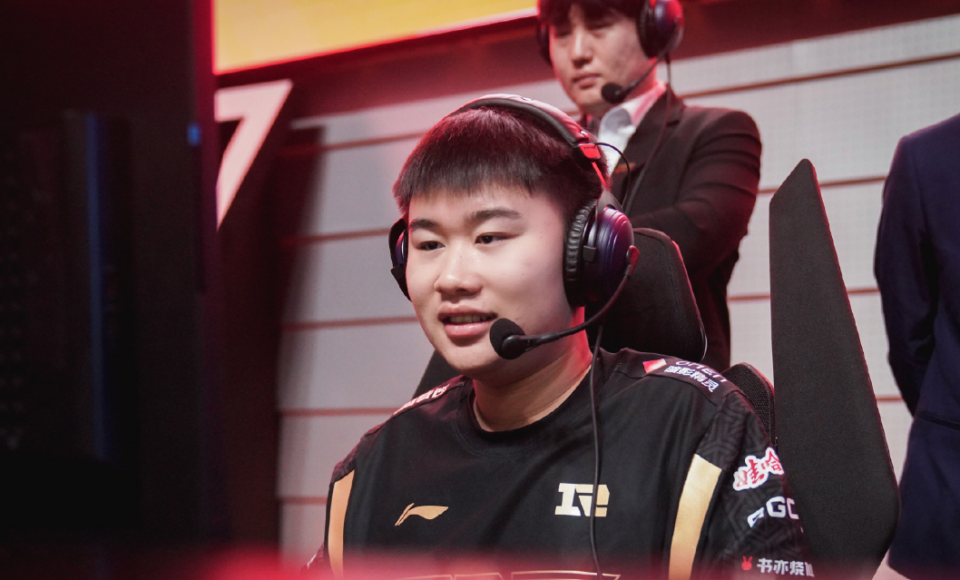 RNG惨遭NIP横扫！丧失季后赛主动权，需看iG、WE的脸色_腾讯新闻