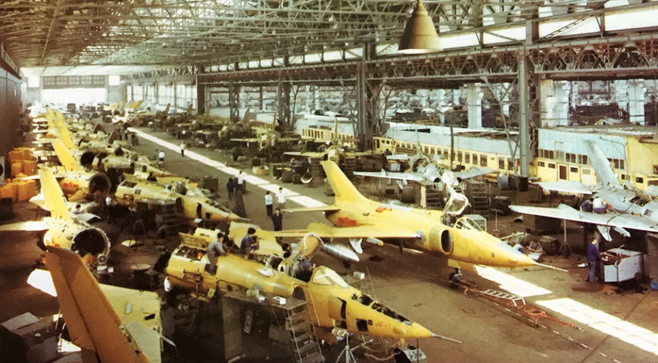 意大利AMX攻击机退役，上世纪曾与中国强-5联姻，我方受益匪浅_腾讯新闻