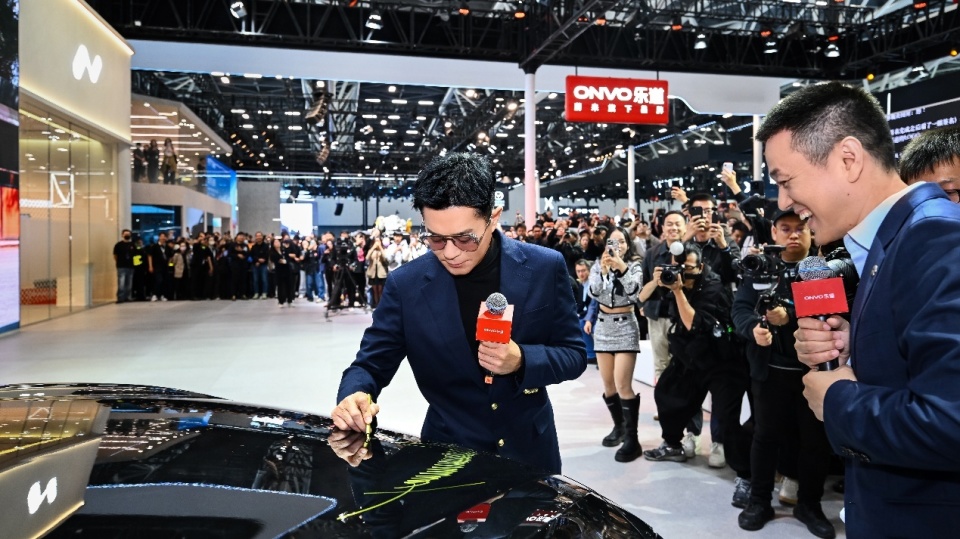 乐道L90上市黑骑士特别版，整车购买售价30.68万元_腾讯新闻