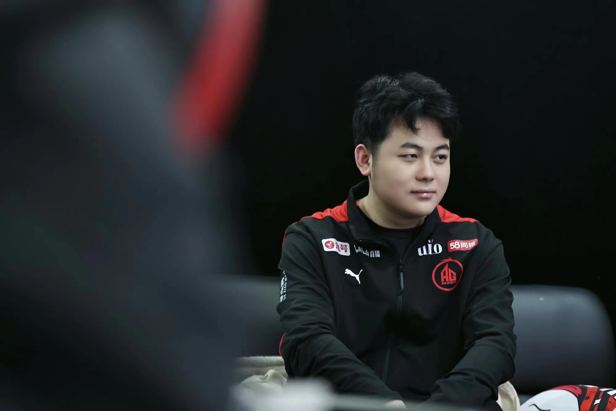 AG又要变阵？小怀直播中途被教练叫去训练，与TTG一战或有轮换！