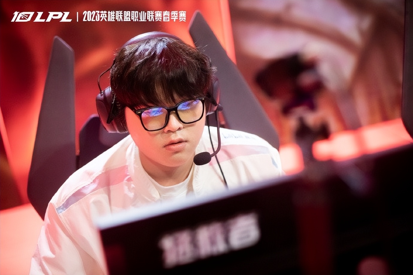 BLG起飞？正式官宣：前RNG教练Tabe加入！粉丝拍手叫好：叔叔是神