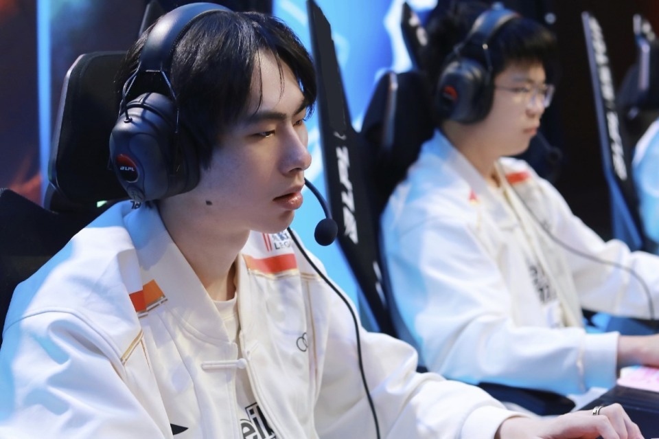 涵艺爆料：xiaohao和ZDZ去RNG，同时呼吸去WBG_腾讯新闻