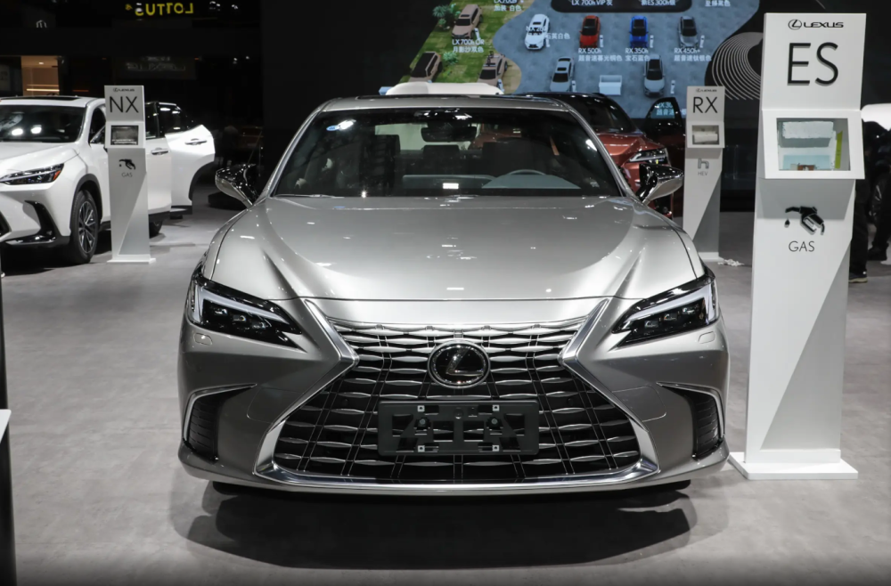 雷克萨斯年销量超18万台，“公路闪电”ES200仍是主力，到底为何_腾讯新闻
