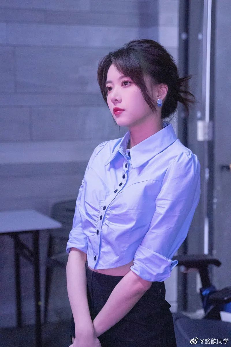 knight开局见369亮弱爆质问：什么情况？主持Sjokz：因心理健康问题缺席LEC夏季赛；LCK薪资曝光：Faker独一档_腾讯新闻