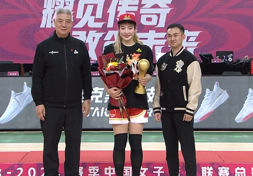 WCBA总决赛：四川女篮3-2内蒙古夺冠 李梦23分首夺FMVP_腾讯新闻