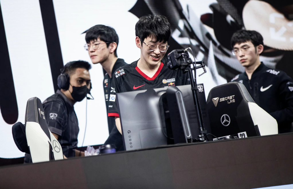 LNG欢迎新中单进队，Scout致谢EDG粉丝，Tarzan发声力挺