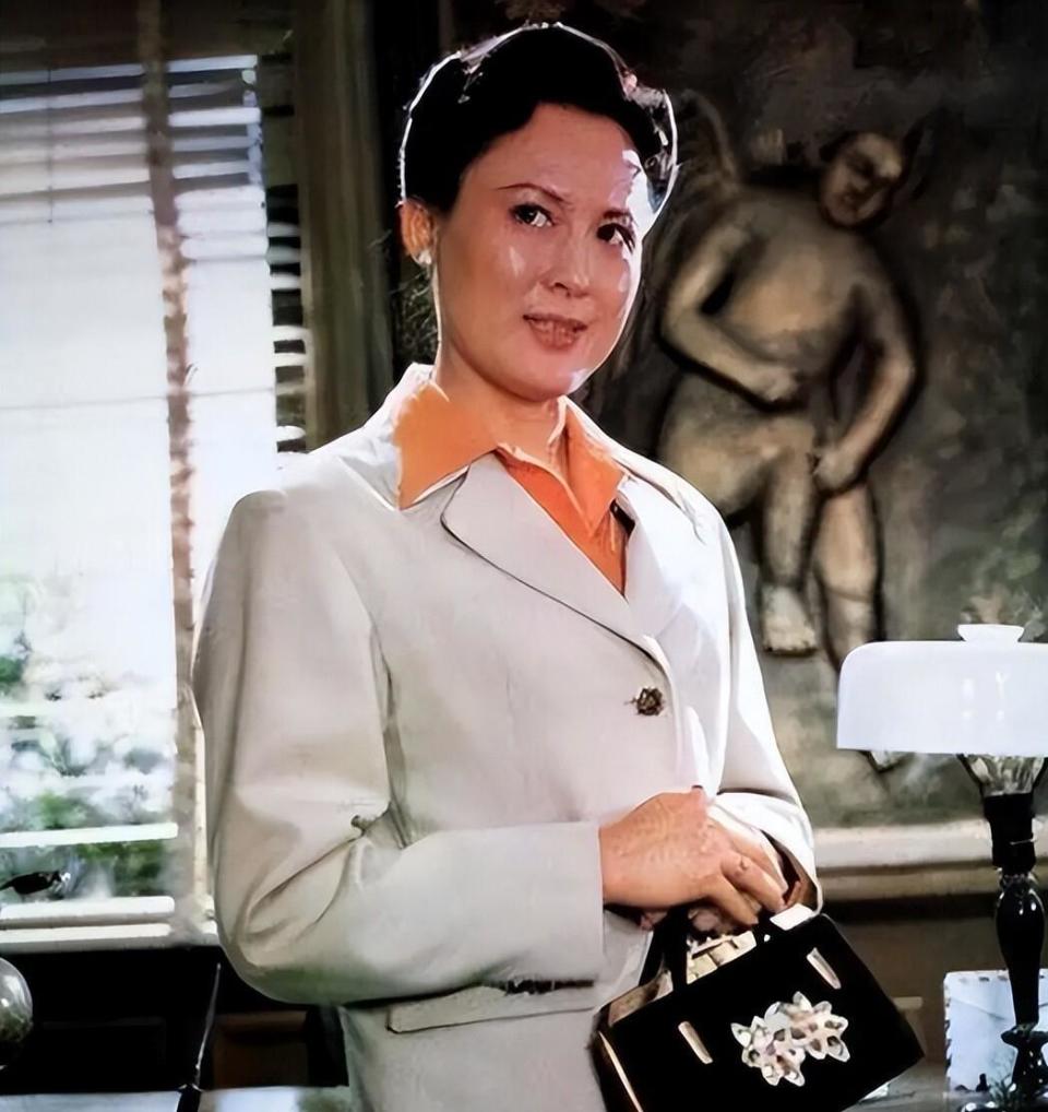 她被一张照片踹进演艺圈，和丈夫恩爱67年，71岁不幸患脑梗_腾讯新闻