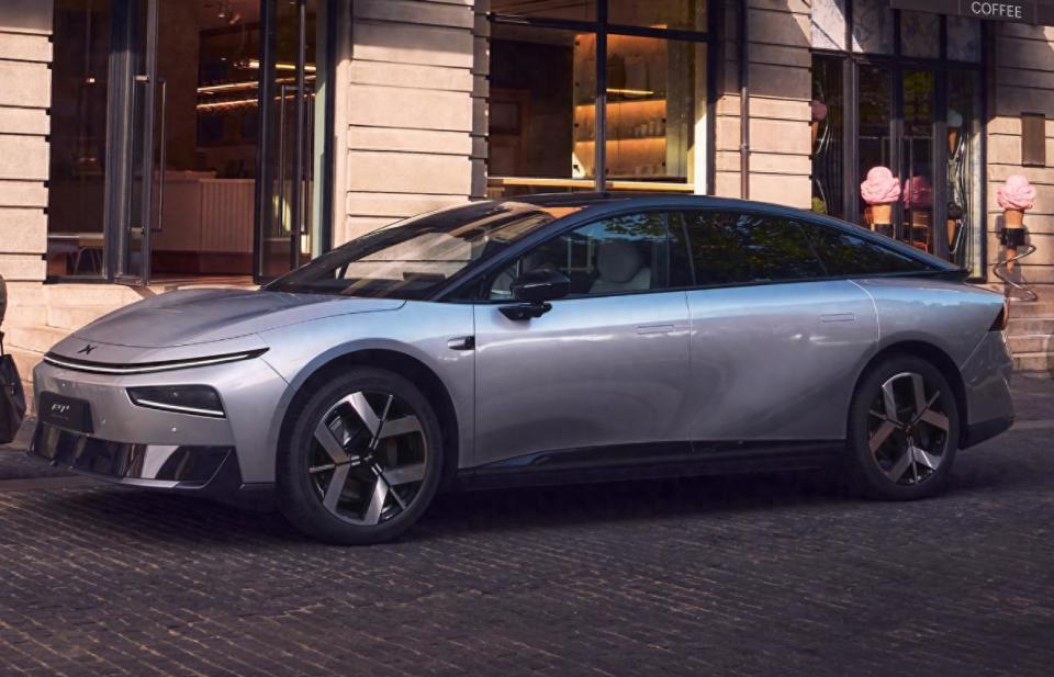 新款小鹏P7+官图发布，提供增程版，外观很激进_腾讯新闻