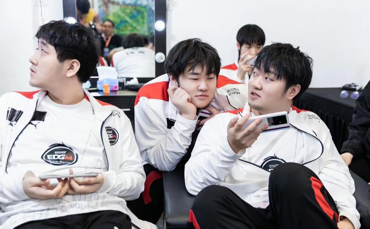 EDGM3-0横扫VG，锁定B组第一，卡位赛对阵AG，距AG淘汰不远了