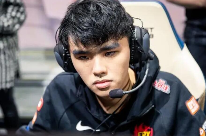 EDG新人AD太自大，拿自己和JKL对比，采访中嘲讽LWX太弱