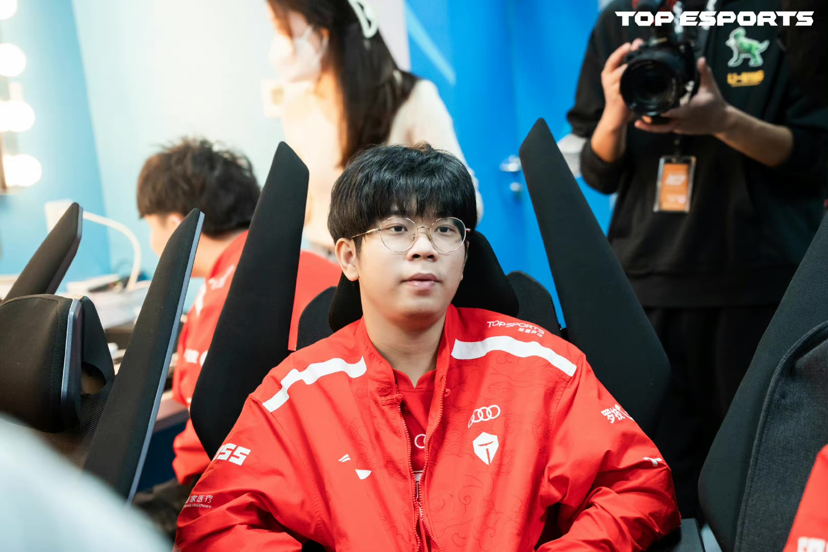 LOL：TES止步八强后Rookie晚节不保，Zoom曝OMG想卖中上