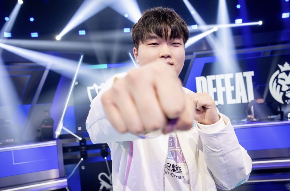 太狂！Bin放话：Faker年纪大了，如果他退役，希望我是那个接班人_腾讯新闻