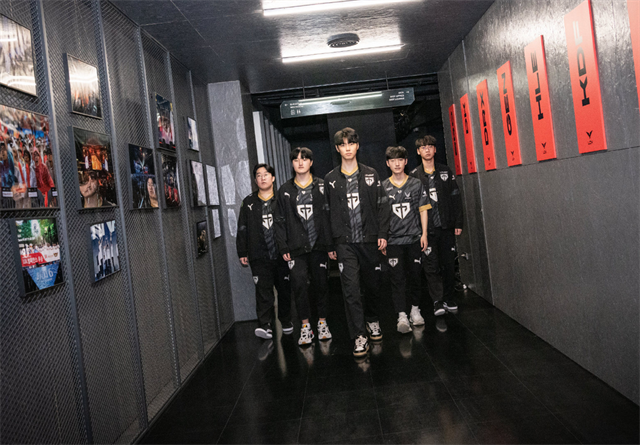 “jkl可比我帅多了”，接替ruler的小ad星星眼：说我像他就是称赞