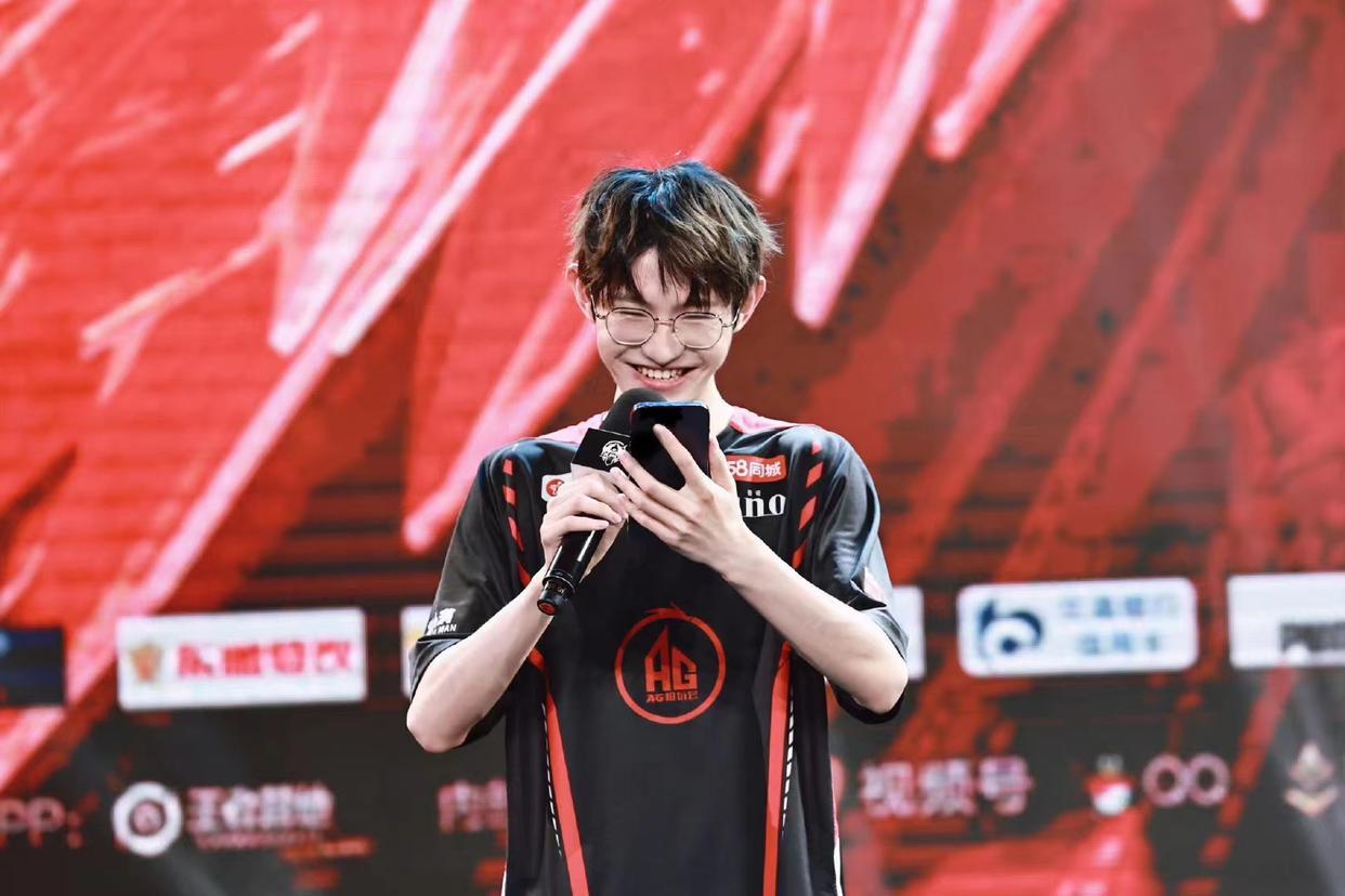 AG爆冷被Hero零封，责任在于谁？Bao教练BP不粘锅，选手太拉胯！