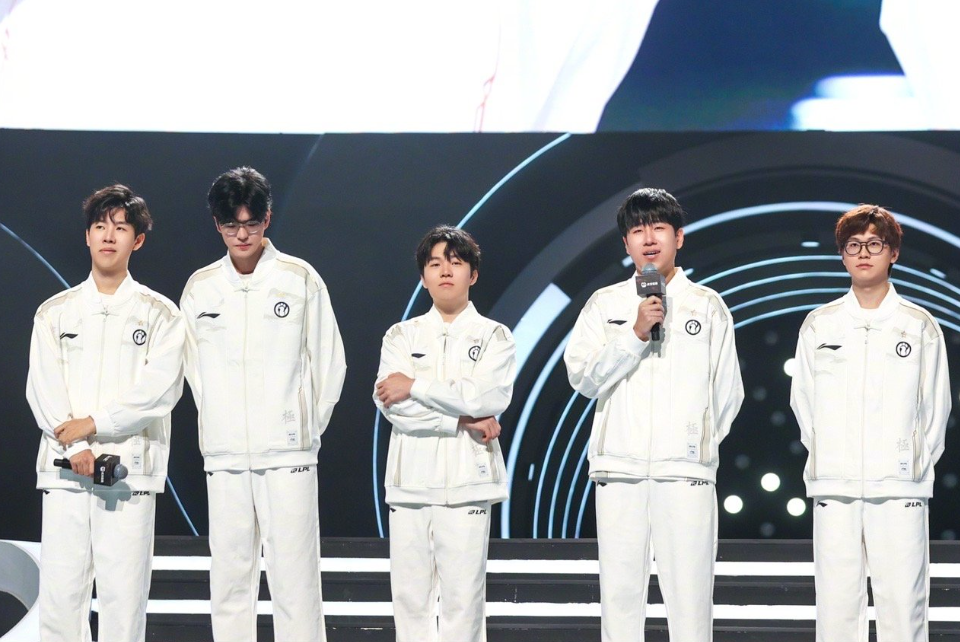 iG官宣2025豪华阵容，“六冠班底”能否成功启航_腾讯新闻