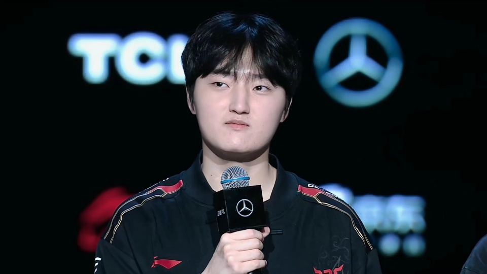 LPL“大冤种”俱乐部诞生！连续2年投资超4000万，世界赛都一次进_腾讯新闻