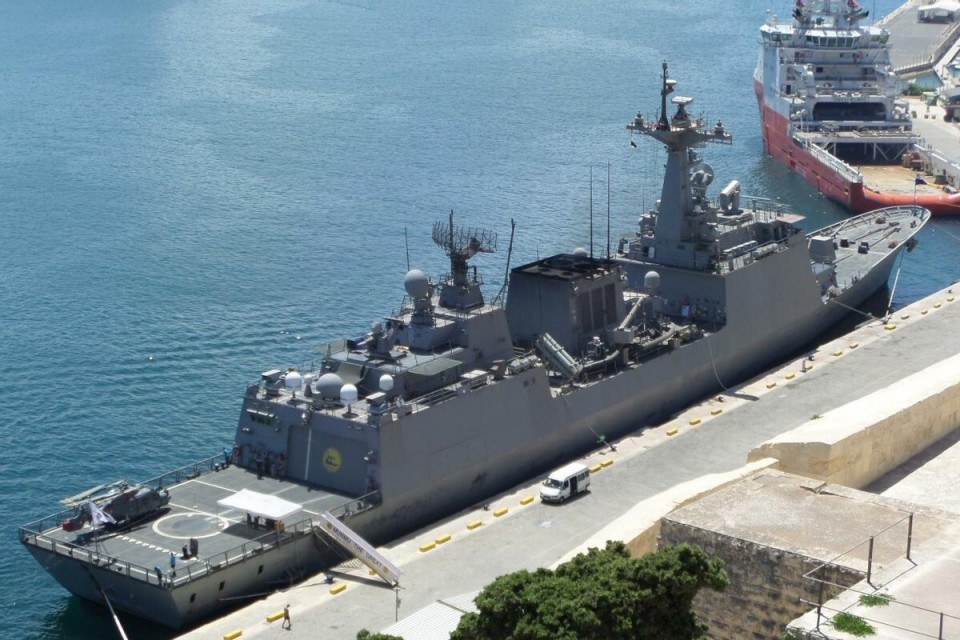 韩国启动KDX-II驱逐舰升级计划 授予韩华系统公司1.37亿美元合同_腾讯新闻