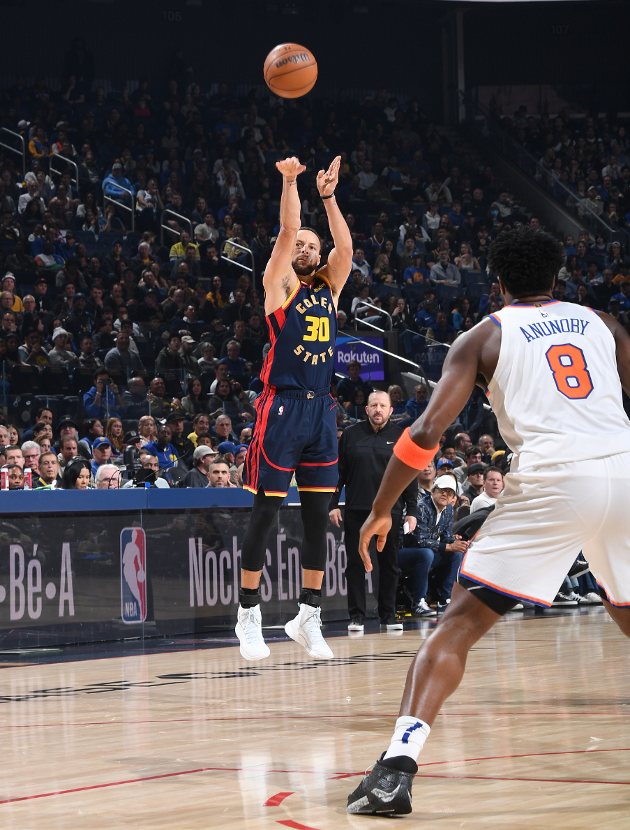 勇士横扫尼克斯豪取7连胜：库里28分唐斯空砍29+12 巴特勒11中3_腾讯新闻