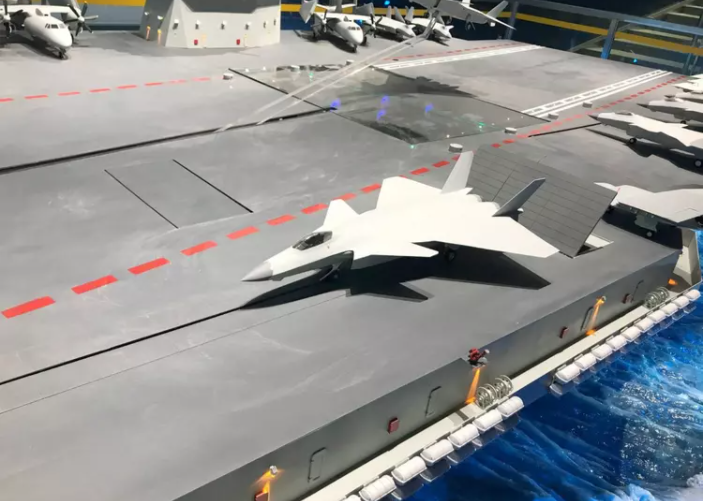 歼15舰载机有多大？与F35B/C舰载机同框才明白，为何不选歼20上舰_腾讯新闻