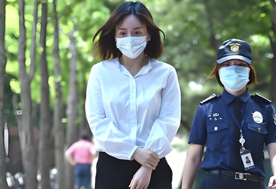 朴有天前女友黄荷娜被捕，不仅吸毒贩毒，还涉嫌参与洗钱、性交易_腾讯新闻