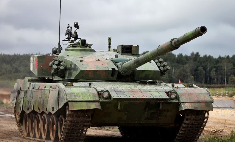 100式中型坦克和100式支援战车亮相，中国悄然告别重型坦克时代？_腾讯新闻