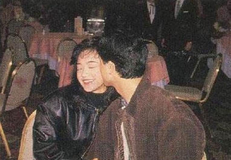 张学友62岁仍为妻拼命？罗美薇4年亏10亿，她缘何让歌神死心塌地_腾讯新闻