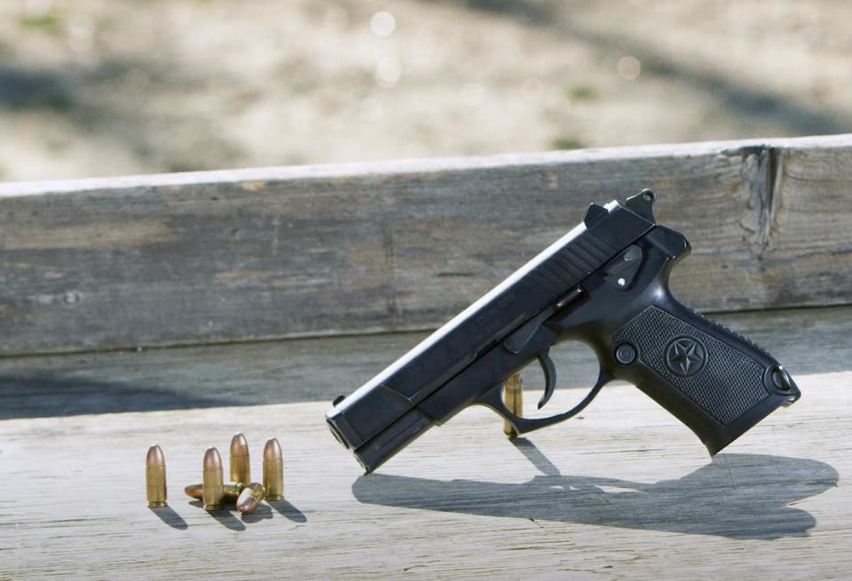 革命性的92式手枪，全面摆脱苏式风格，摸着西方过河性能出色_腾讯新闻