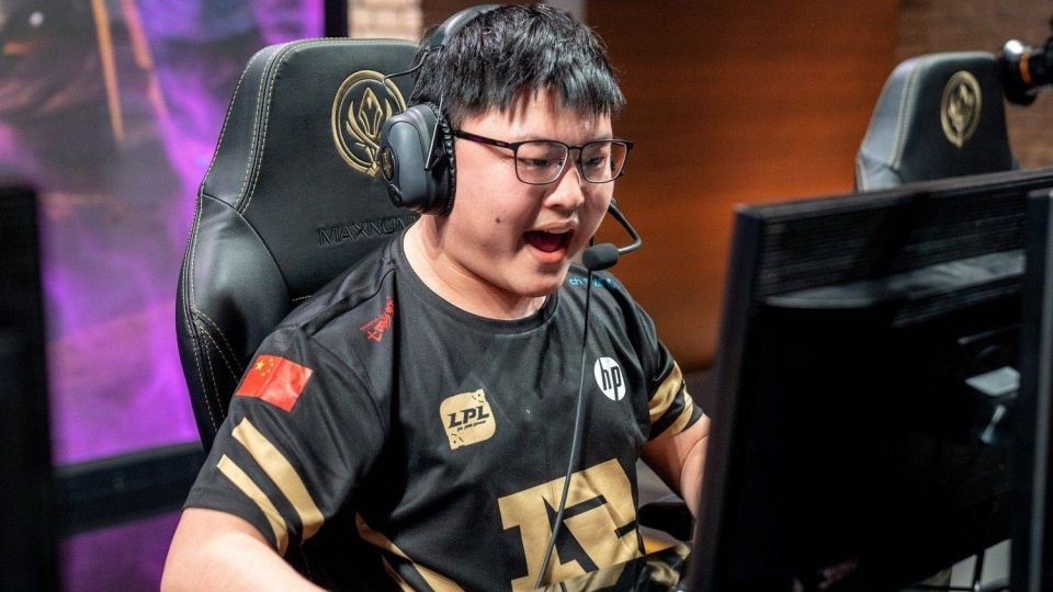 LOL无冠第一人实锤！Uzi新增“洗澡狗”皮肤，提前预定销量冠军？_腾讯新闻