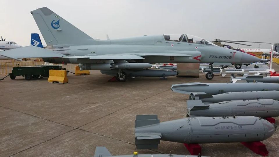 歼-10C一战而红，真正的米格-21超改，FTC-2000G战机前途豁然开朗_腾讯新闻