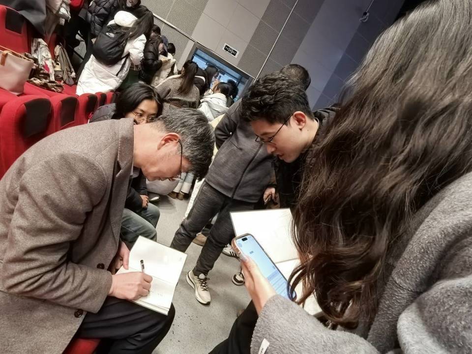 解密战国文字，超167万网友跟着赵平安在笔画间纵横时空｜名人大讲堂_腾讯新闻