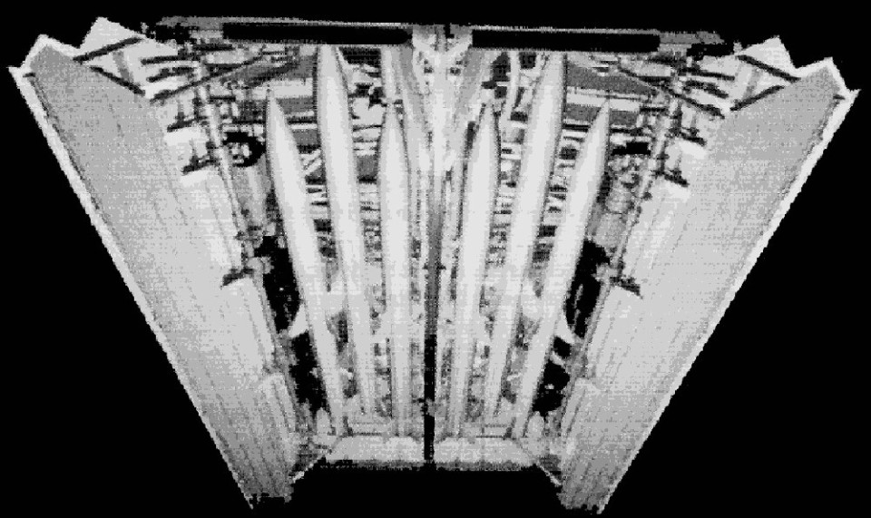 PL15E折叠弹亮相，射程200公里，歼20内置弹舱可以挂6枚_腾讯新闻