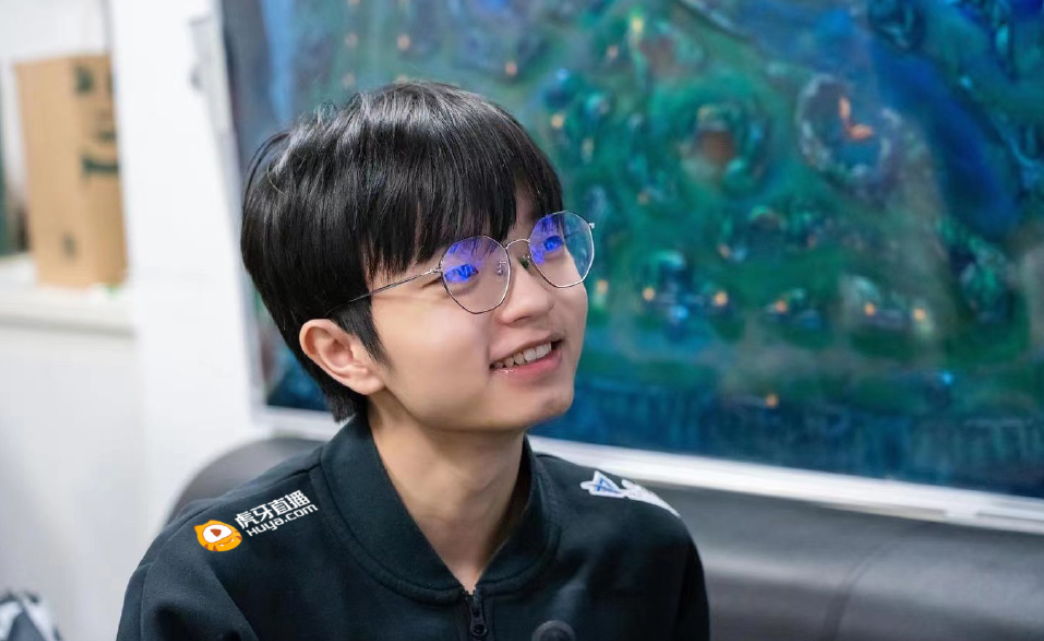 前LPL冠军AD公开求职！想争取一个回到赛场的机会！Doinb：FPX