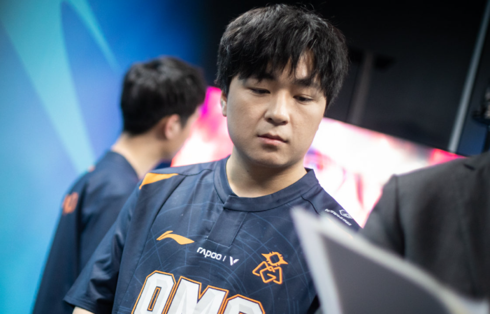 Shanji单杀shy哥亮表情！赛后登热搜：粉丝直呼保护！_腾讯新闻