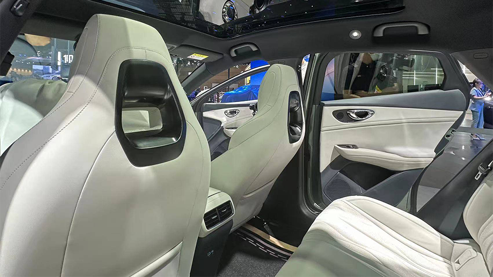 15万级空间最大两厢车，海豹06 GT，操控上限超过MINI？_腾讯新闻