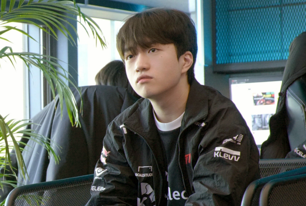 Zeus上单猪妹发威，T1轻松横扫BRO，Oner透露BP策略