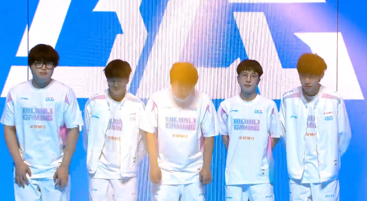 BLG零封IG，Xun下手太狠了，季后赛局势明朗，RNG和WE赢了就进