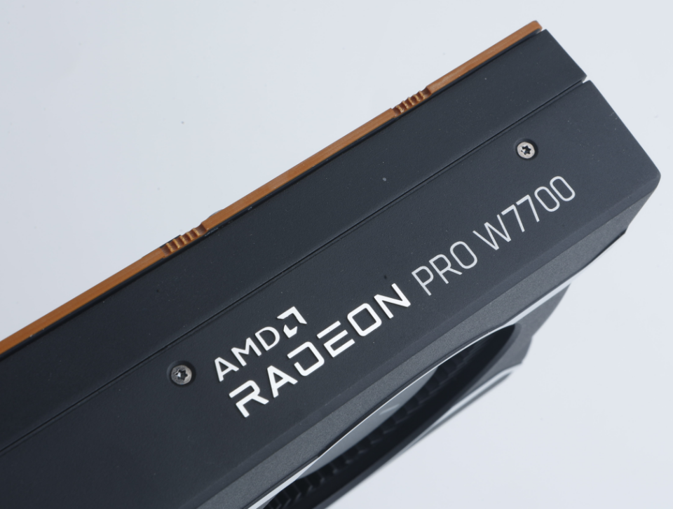 万元内高性价比专业卡！AMD Radeon Pro W7700显卡简评_腾讯新闻