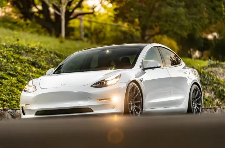 电车一起充电居然会“抢电”？作为电车车主这点你应该知道_腾讯新闻