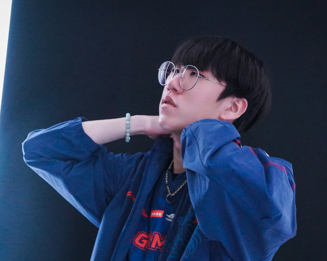 “我出道跟巅峰Uzi打！”JKL锐评LPL下路：强度大不如从前