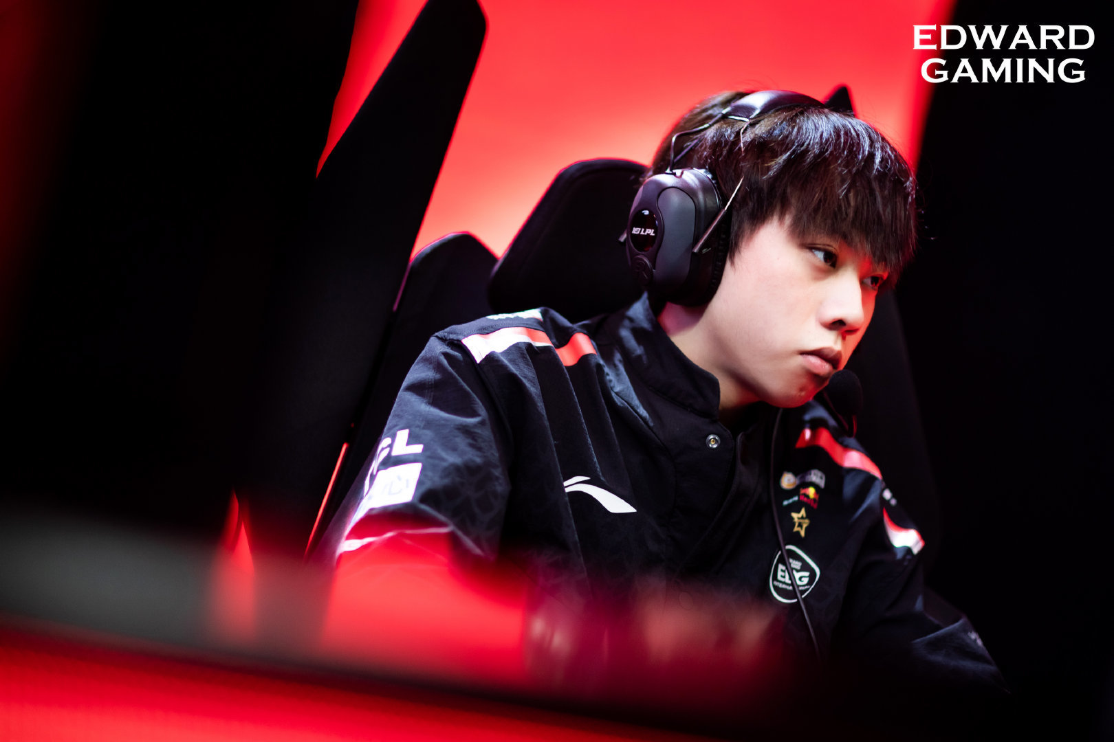 EDG2-0击败BLG！阿乐对线单杀Bin，FoFo战绩超神