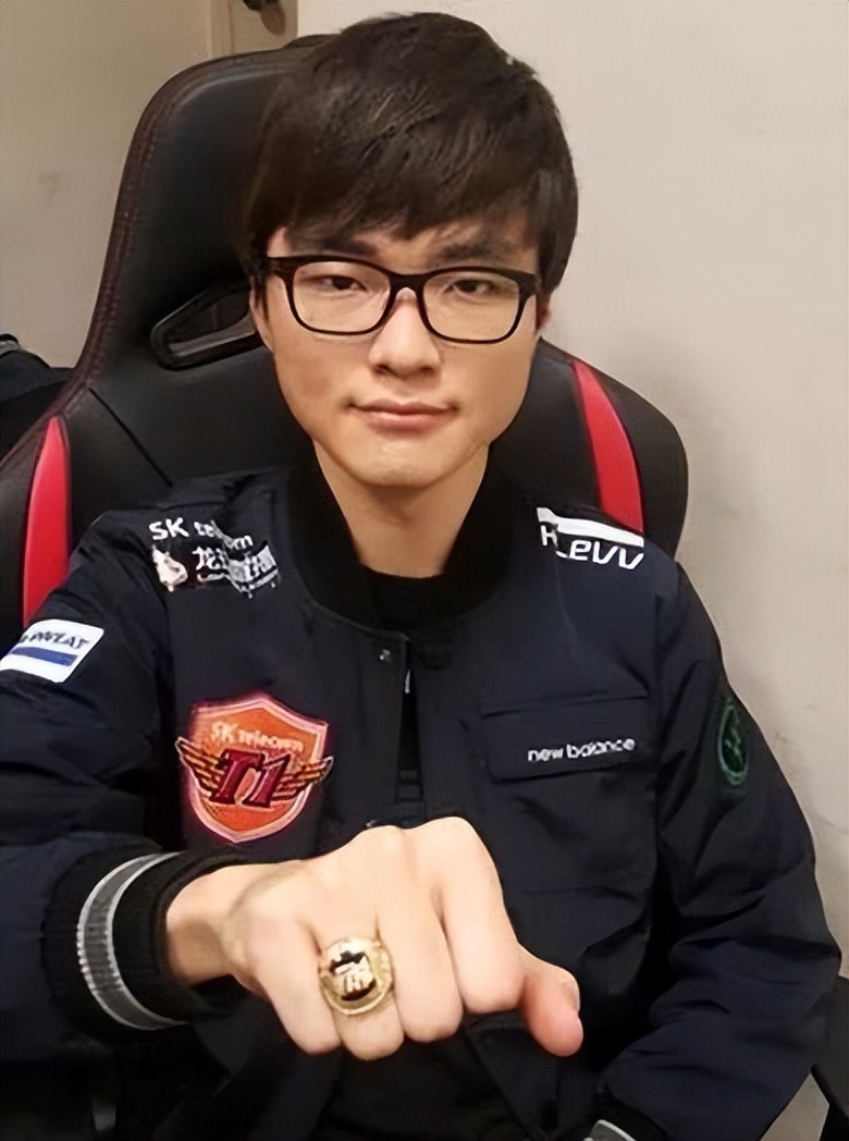 飞科在S5赛季，近乎全满贯！LPL网友：当年的厂长到底有多强？