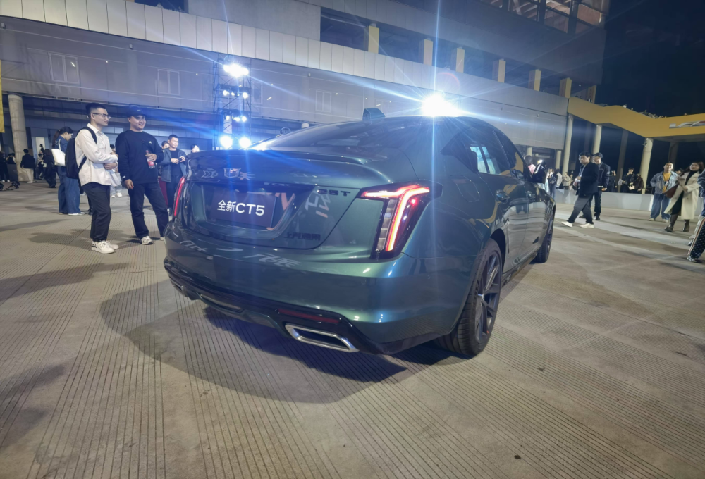 欢呼连连！凯迪拉克Vday回归，全新CT5发布，发布会应该这样玩啊_腾讯新闻