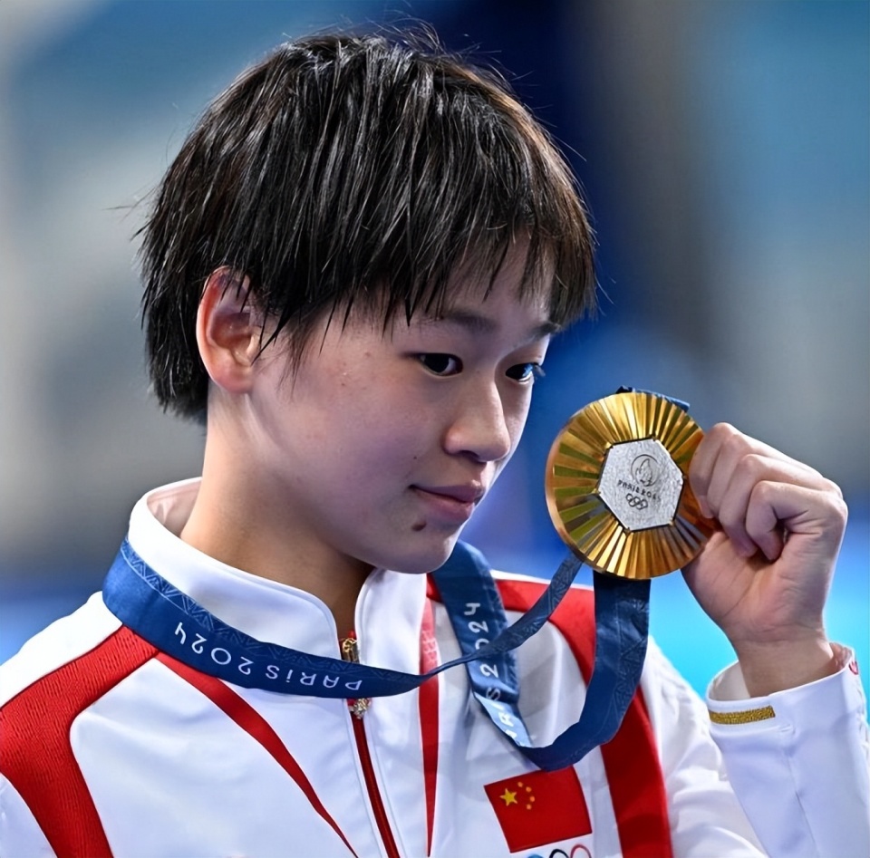 全红婵实力宠粉，细节体现人品，难怪有那么多人喜欢她，网友大赞_腾讯新闻