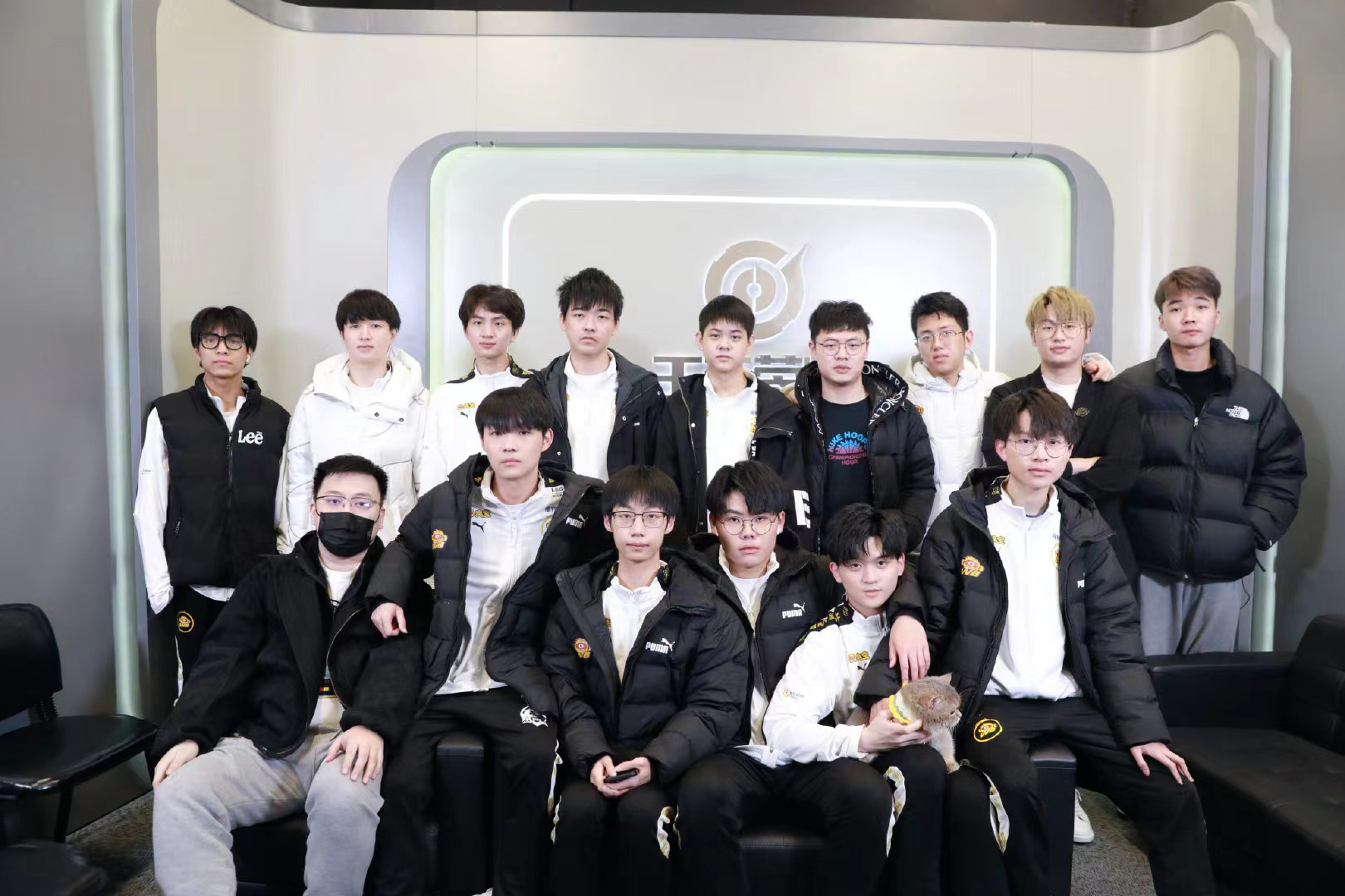 WB3-0完胜MTG，两分到手仍被质疑状态，花卷成后天努力型代表选手