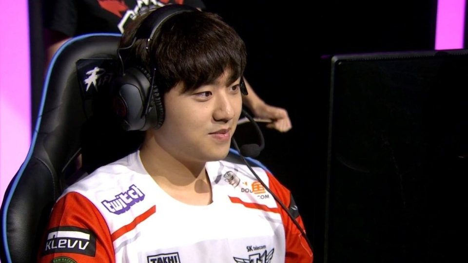 LCK冠军AD锐评Uzi：他不配跟Bang做比较，世界赛从来没拿过冠军_腾讯新闻