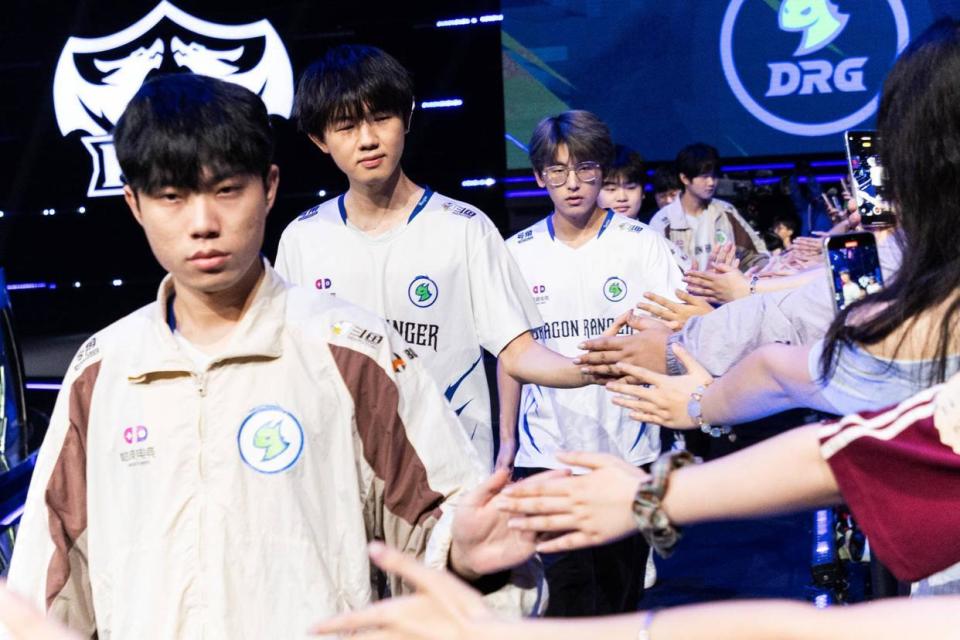 第三轮首个让二追三诞生！DRG状态火速调整，前S组实力还是太超标_腾讯新闻