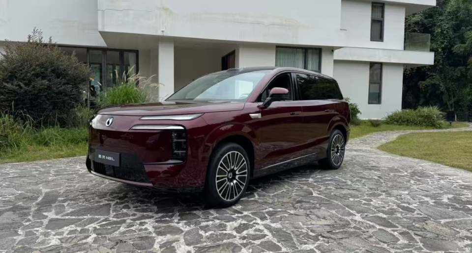 标配天神之眼B+云辇A 叫板问界、理想？腾势N8L售价29.98万元起_腾讯新闻